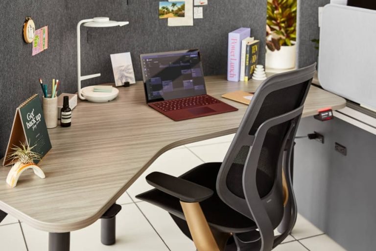 How to Choose the Right Executive Office Table Design for Your Space in ...